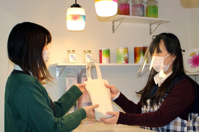 CSR activities 1: [COVID-19] Providing "Simplified Face Shield" made by ...